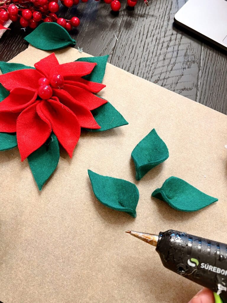 How to Make a Pretty Felt Poinsettia Garland